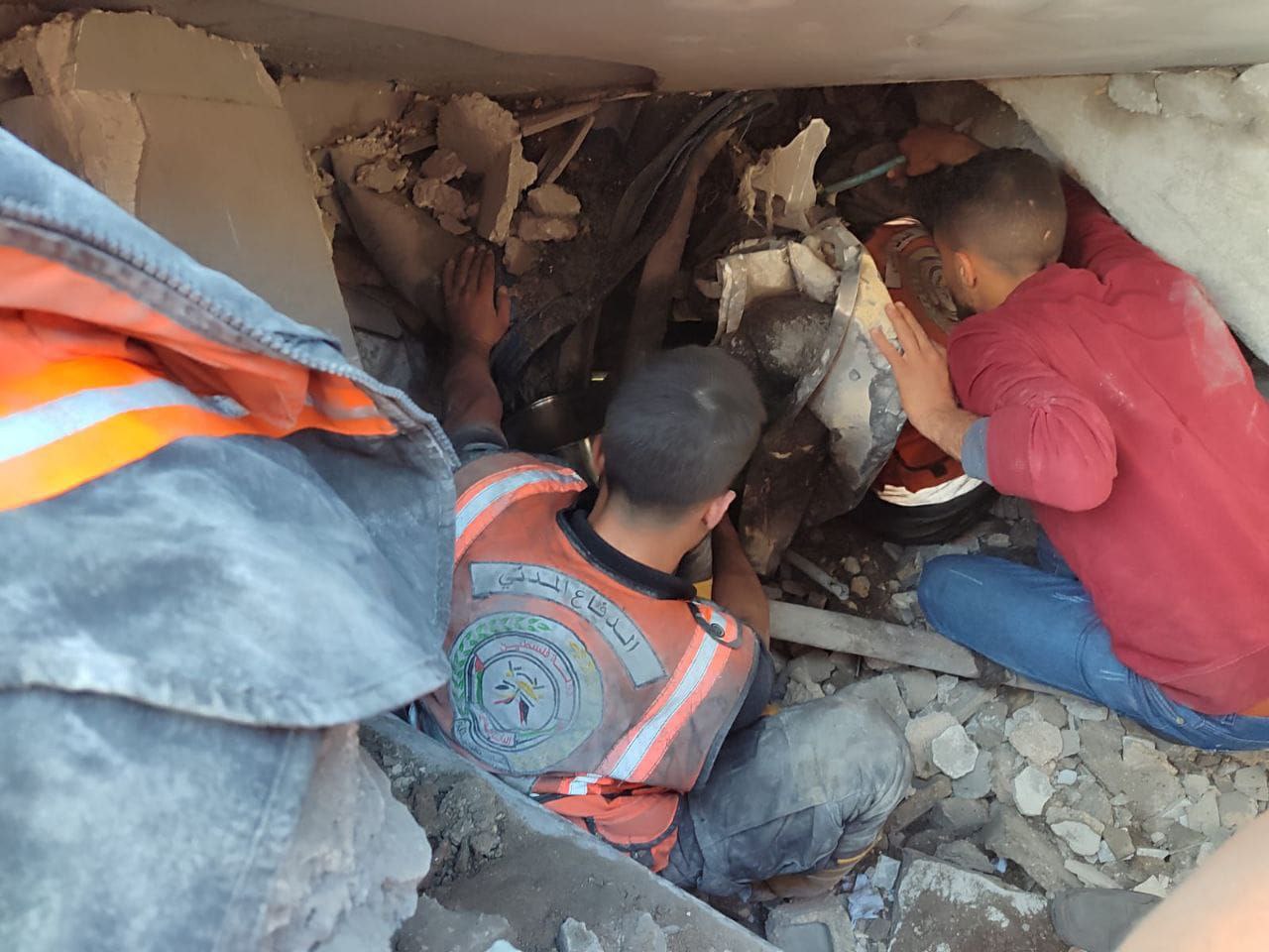 عشرات الشهداء والجرحى في سلسلة غارات شمال ووسط قطاع غزة